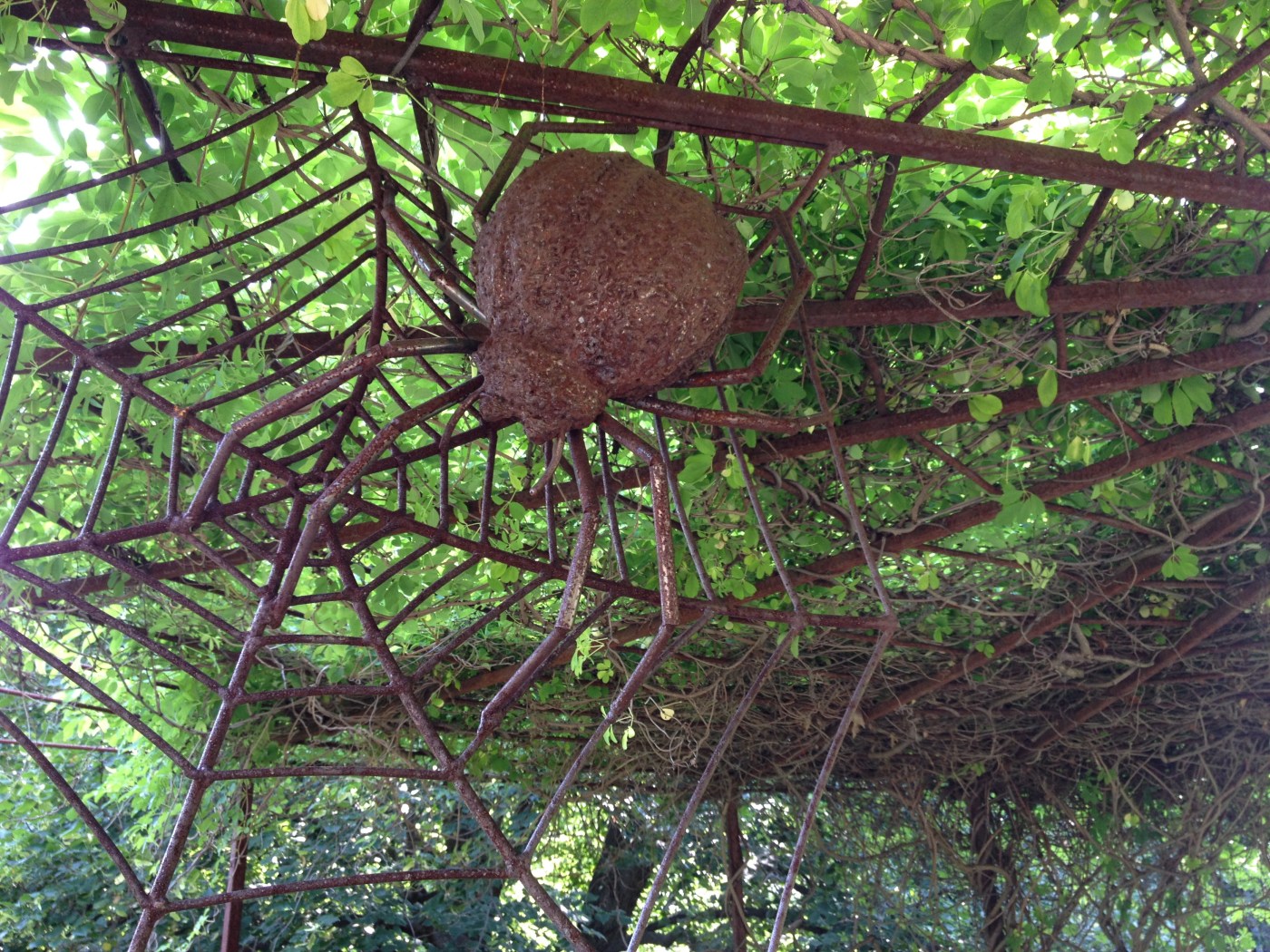 Creepy crawly bug sculptures put the quirk in garden decor | Ministry ...